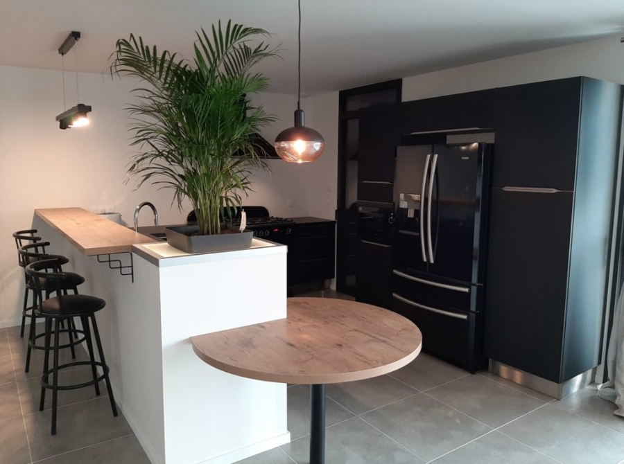 Intégrer un bar dans une cuisine contemporaine : nos conseils clés