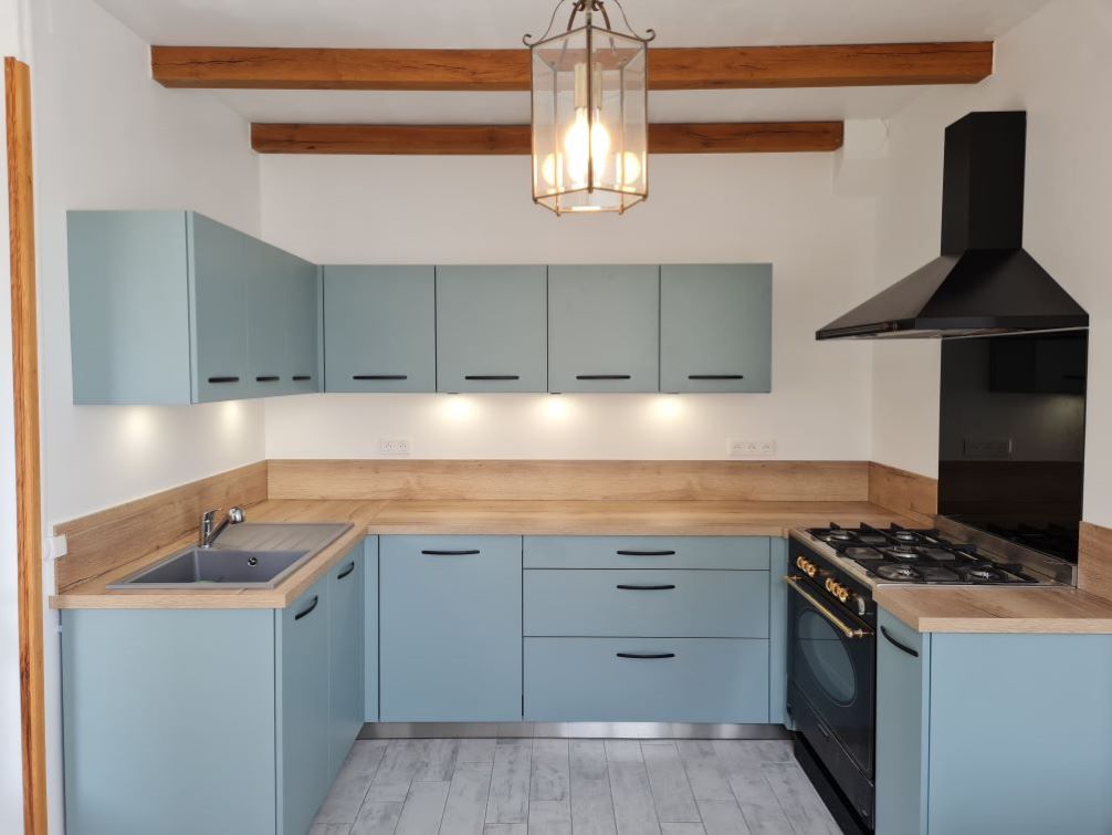 Réalisations Cuisine scandinave bleu et bois en U - COMERA Cuisines